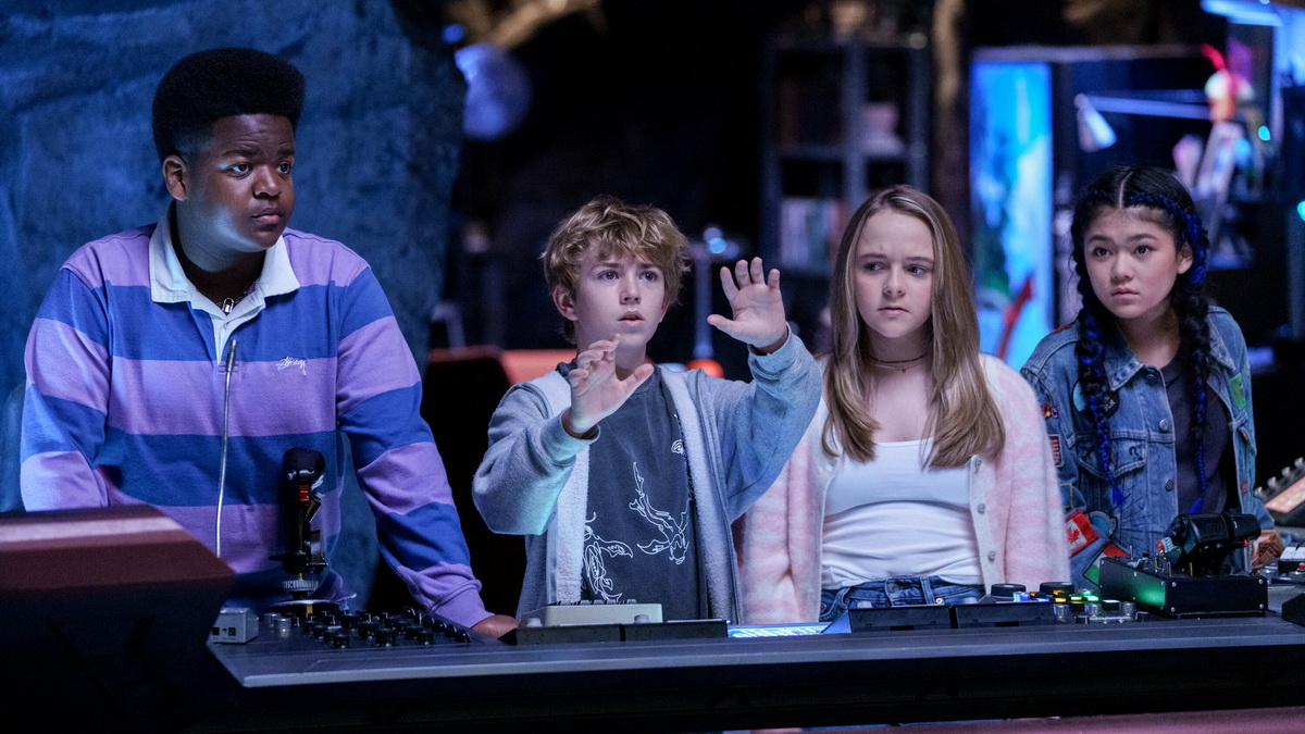 Secret Headquarters (2022) กองบัญชาการลับ – หมื่นทิพ's Review